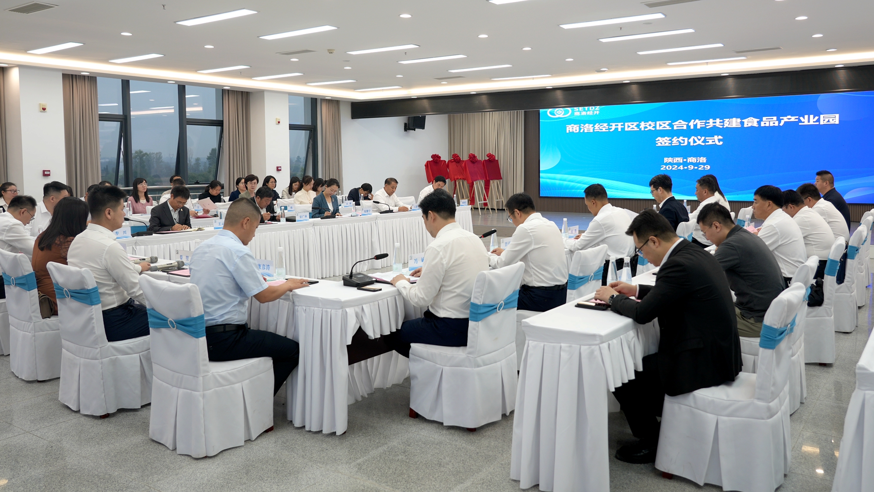 商洛学院与商洛经开区签署战略合作协议校区合作共建食品产业园 科技处